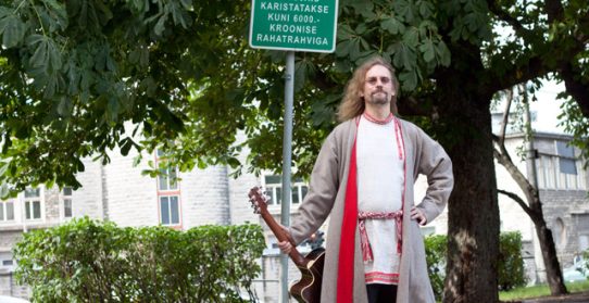 6 + 1 küsimust − Aapo Ilves – Ajakiri KITARR