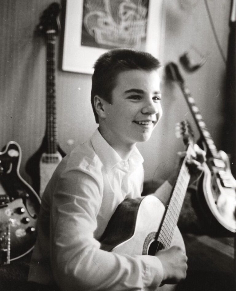 Mihkel Raud: “Üritan järjest paremaks kitarrimängijaks saada” – Ajakiri ...